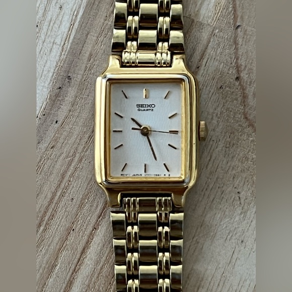 Seiko | Accessories | Seiko Ladies Watch Gold Tone Bracelet Rectangular White Dial Quartz | Poshmark